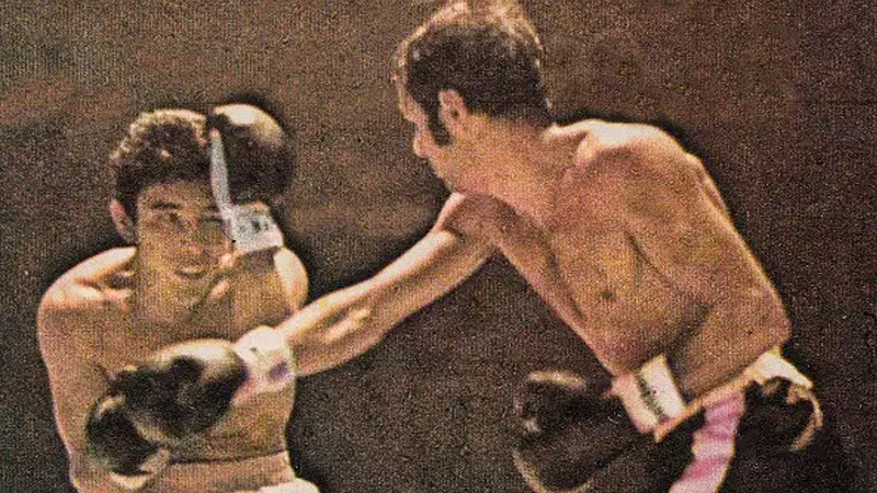 A day like today, Mando Ramos regained his WBC lightweight title in a ...